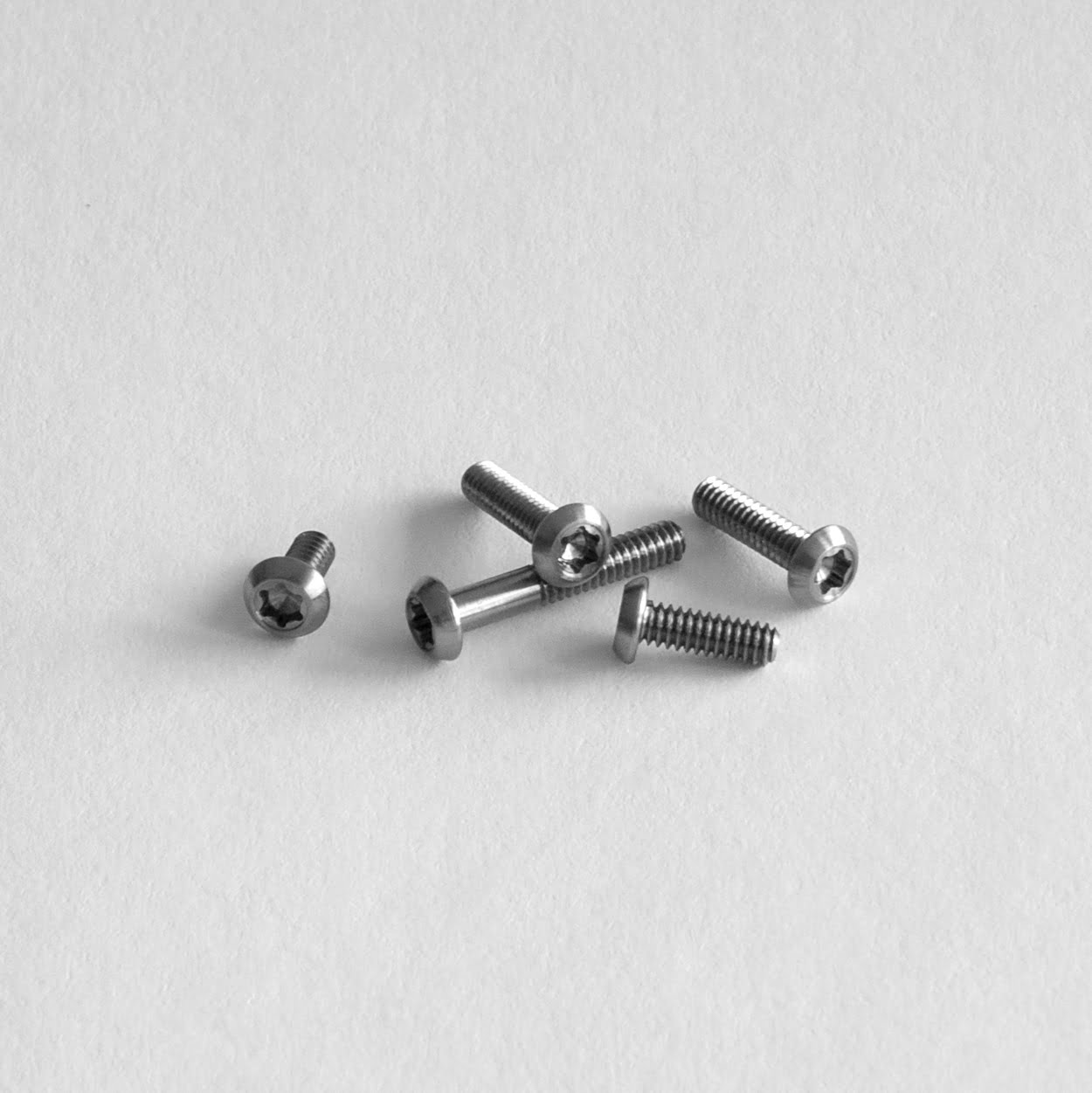 2 56 Titanium Button Head Screws TiConnector